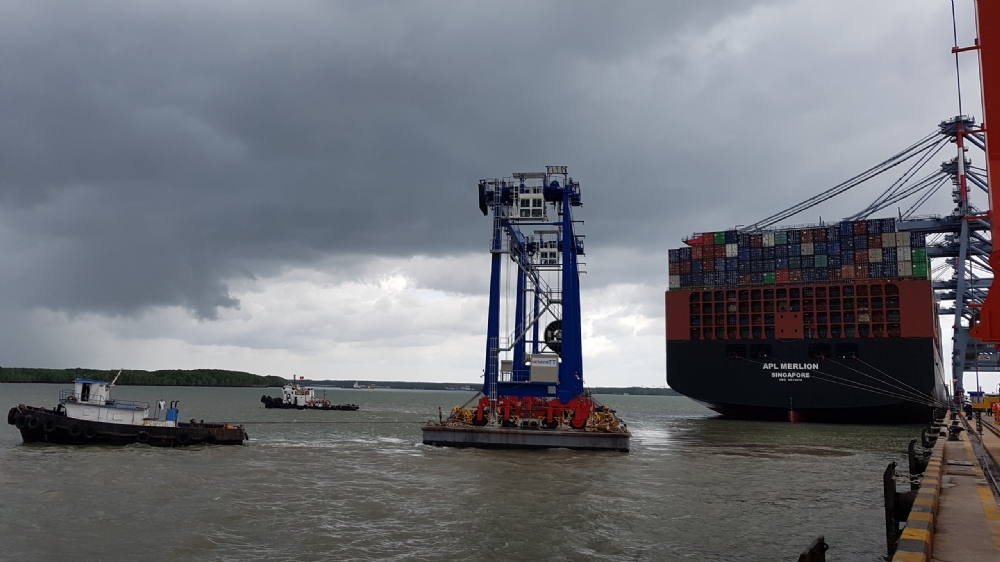 Vận chuyển di dời 02 cần cẩu giàn container RTG (Mitsui) từ cảng Quốc tế nước sâu Tân Cảng Cái ...
